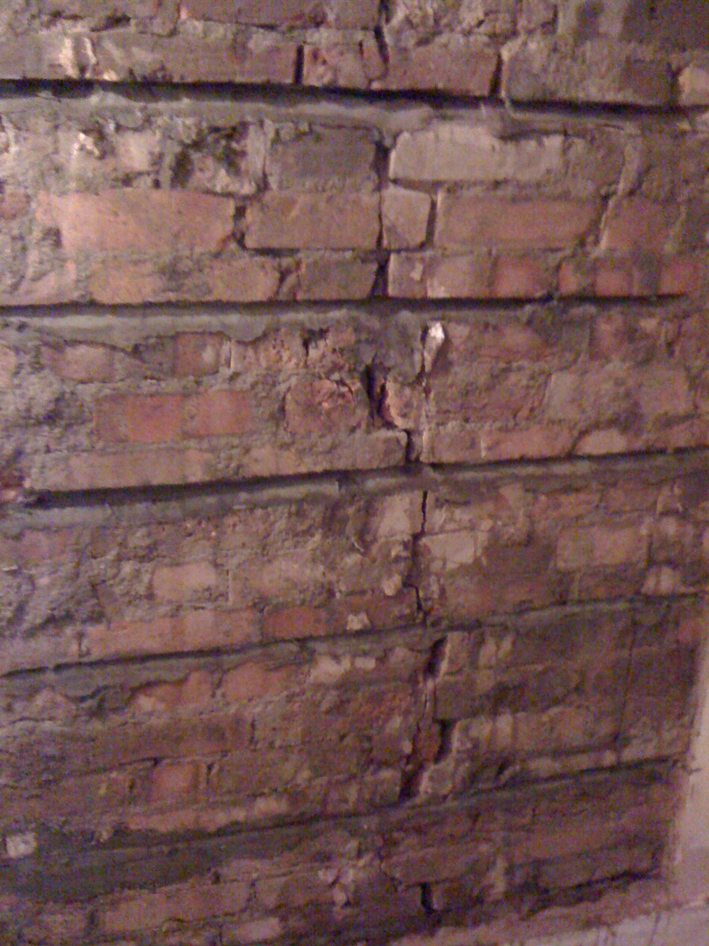 Masonry Crack Repair Makes Wall Safe!
